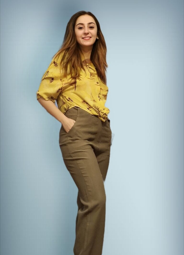 35 Most Flattering Types of Women's Tops Explained - Stylelisty